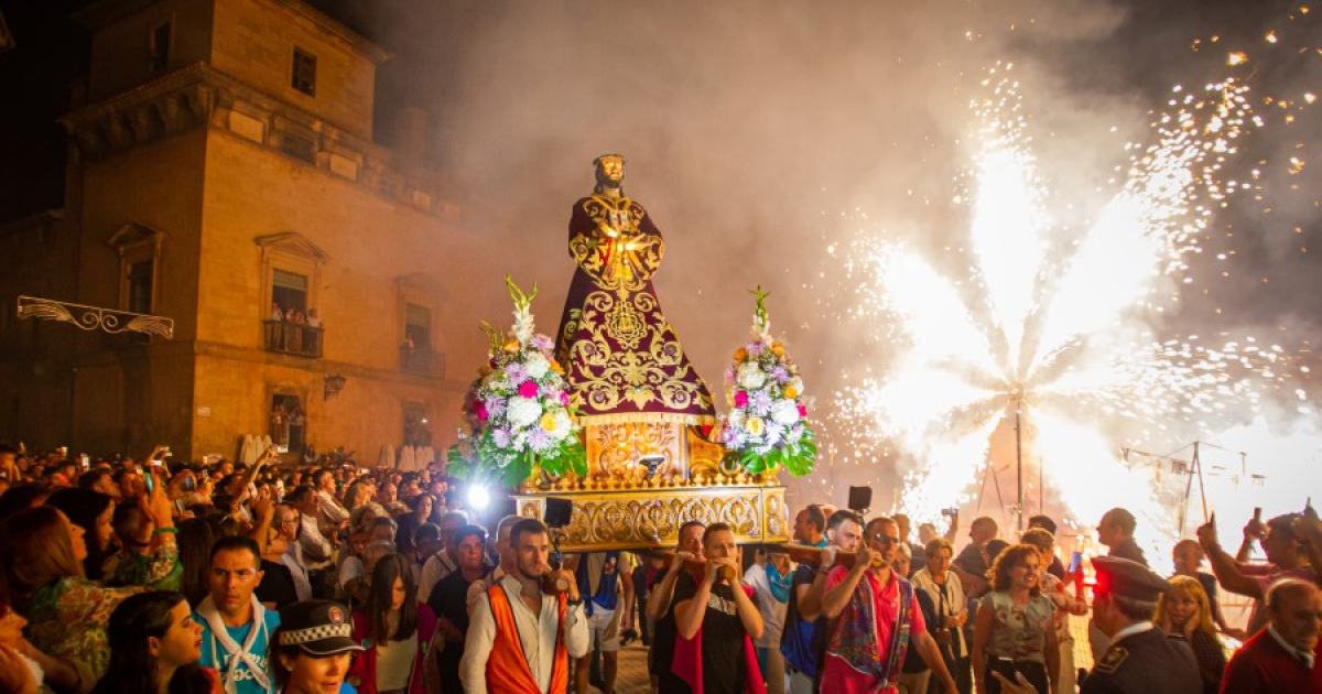 FIESTAS DE ALMAZÁN: Tradiciones Soria. Pirotecnia para la Bajada de ...