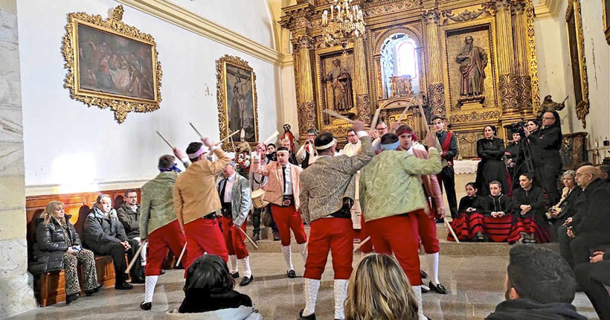Casarejos abre el ciclo de las danzas del paloteo en Pinares