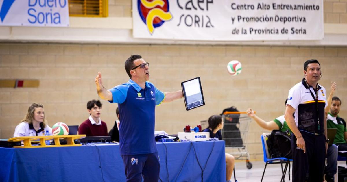 Voleibol: Alberto Toribio: "Vamos a ir por todas y a por todo"