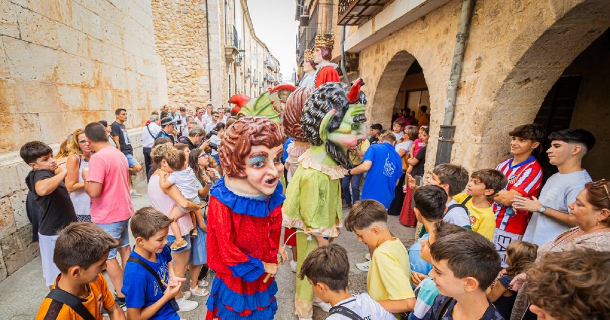 El Burgo de Osma comienza sus fiestas, las fotos de los cabezudos