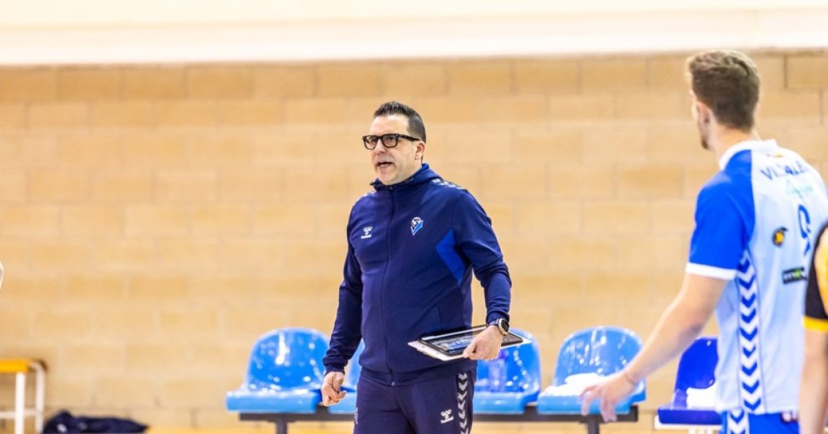 El C.V. Grupo Herce negocia la renovación de Alberto Toribio como técnico