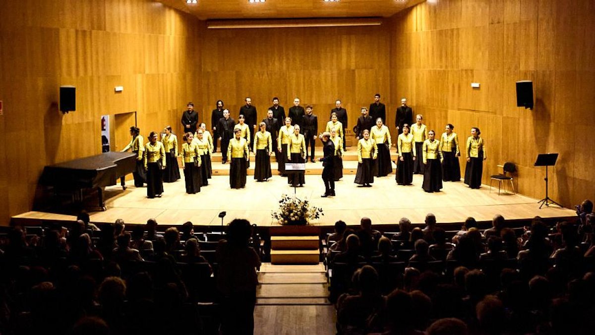 XIV Festival de Canto Coral: la actuación de Landarbaso Abesbatza llena ...