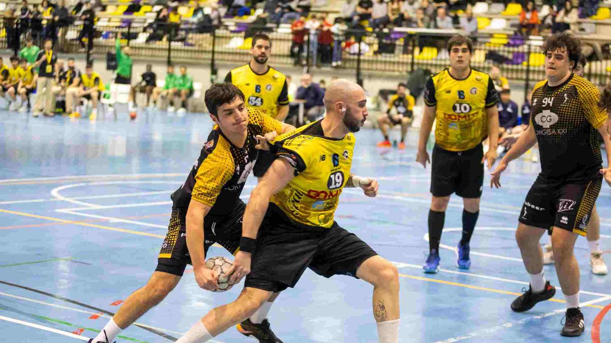 El BM Soria quiere apuntalar el liderato con una victoria en Zamora ...