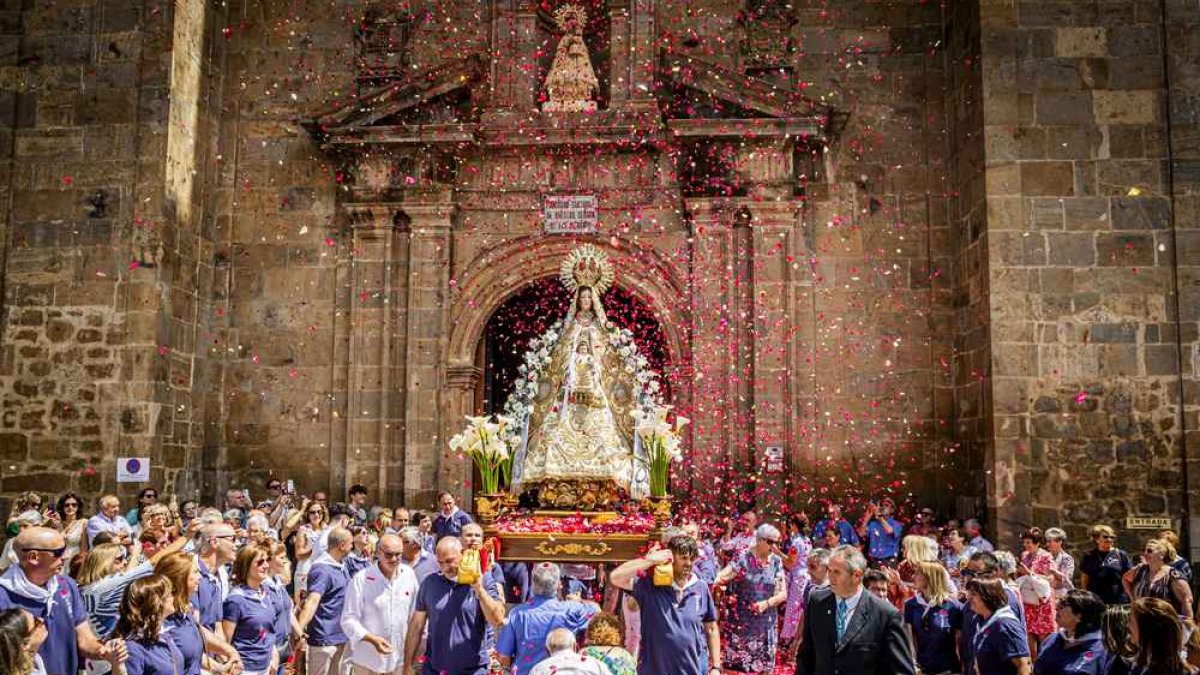 Ágreda arranca sus fiestas de Los Milagros a la espera de cientos de ...
