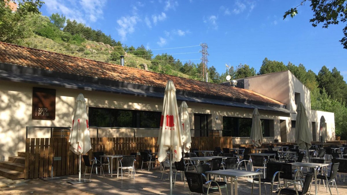 Principio de acuerdo para que el Alfonso VIII asuma la gestión del bar ...