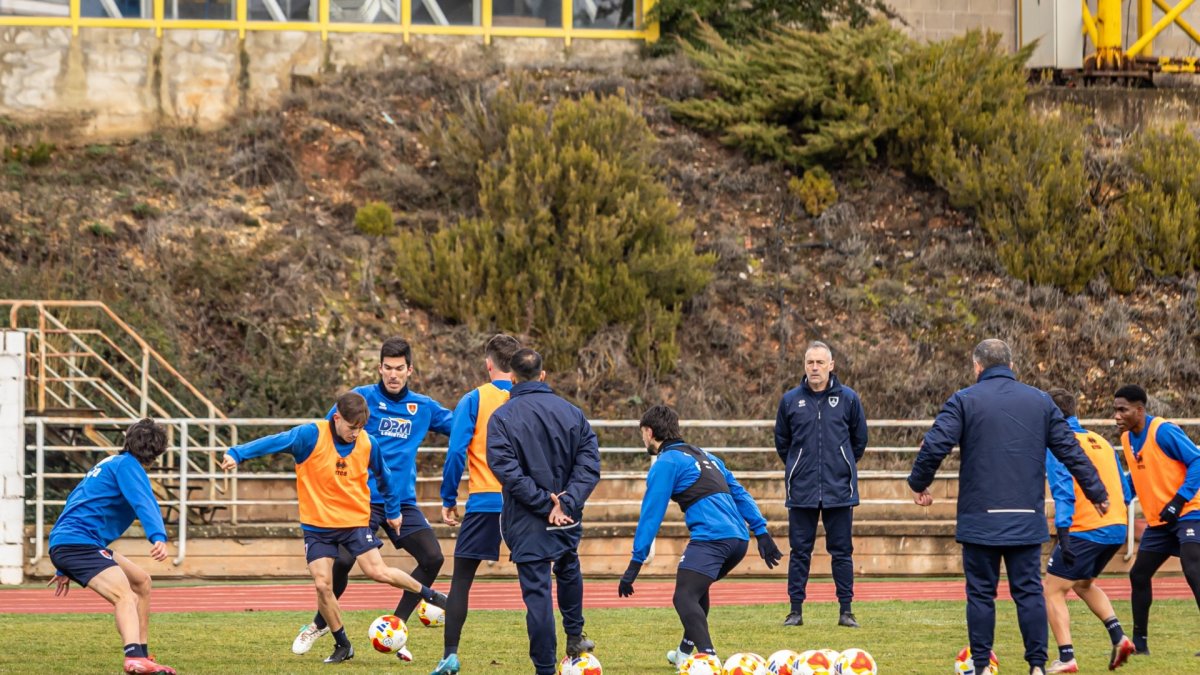 El Numancia regresa a los entrenamientos con el partido ante el Oviedo ...
