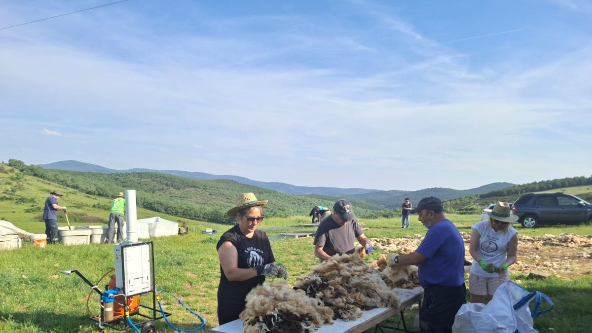 El pueblo de las Tierras Altas de Soria que sigue levantando un Refugio ...