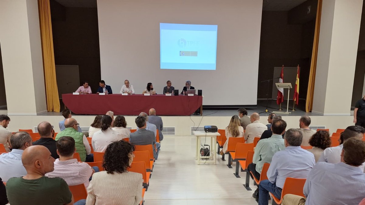 Medio centenar de empresarios conocen el trabajo productivo de la ...