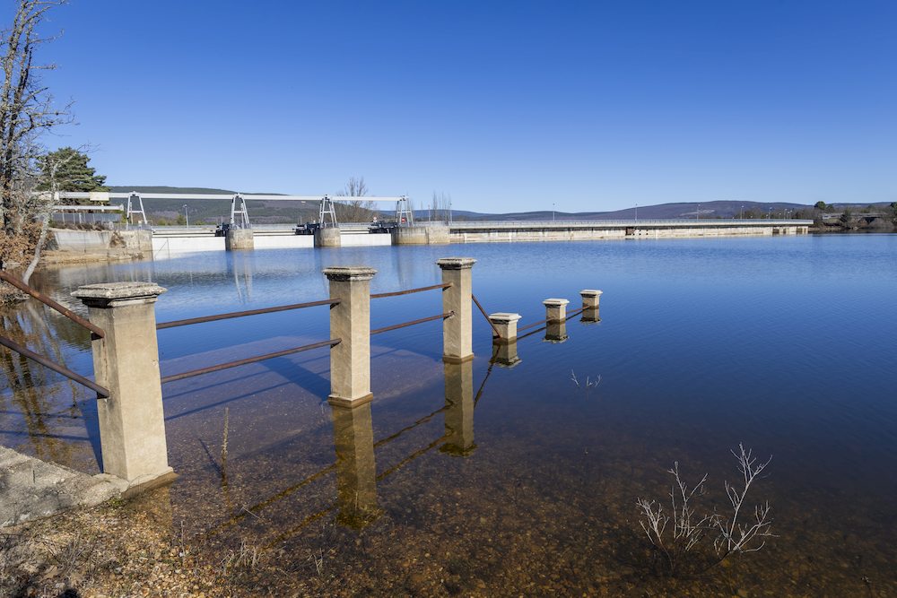 Las fotos de un embalse rebosante de agua
