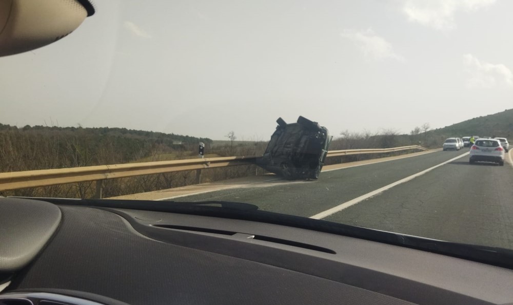 Accidente de tráfico en Garray con un coche volcado y otro golpeado