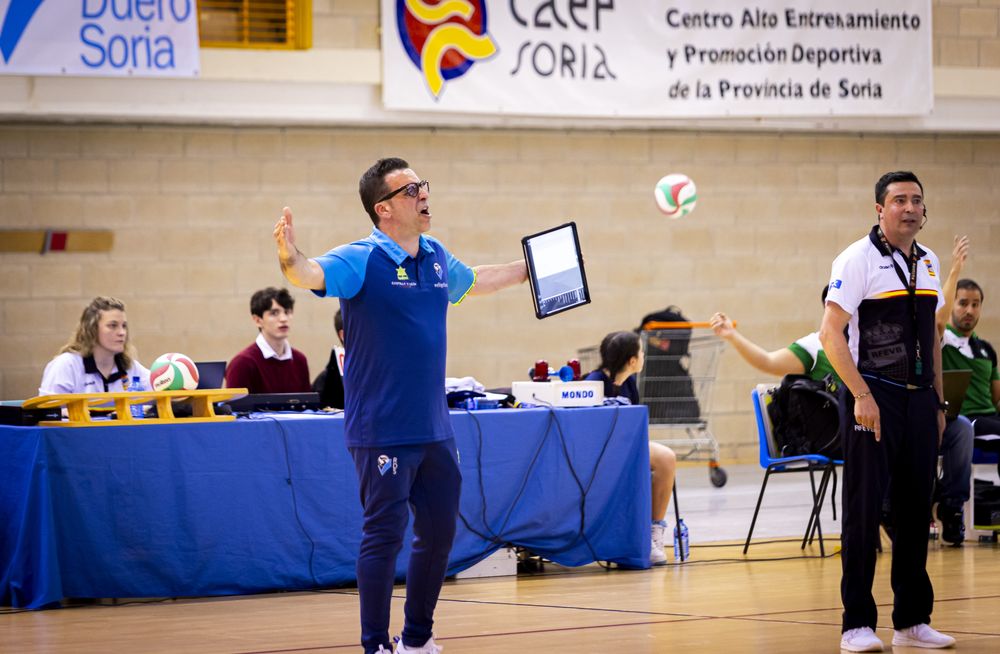 Voleibol: Alberto Toribio: "Vamos a ir por todas y a por todo"