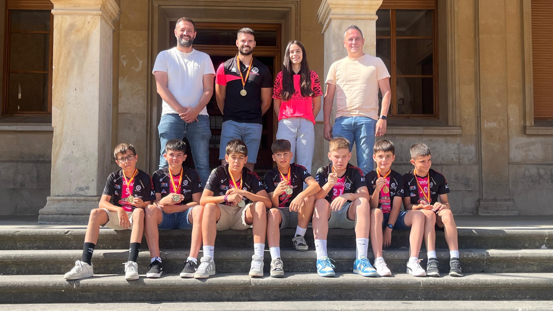 Los campeones de España alevines del Sporting homenajeados por la ...